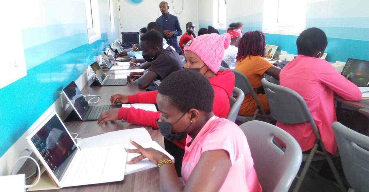 Teaching Computer Basics - Laptops and IT Education in Ng'iya (Kenia ...