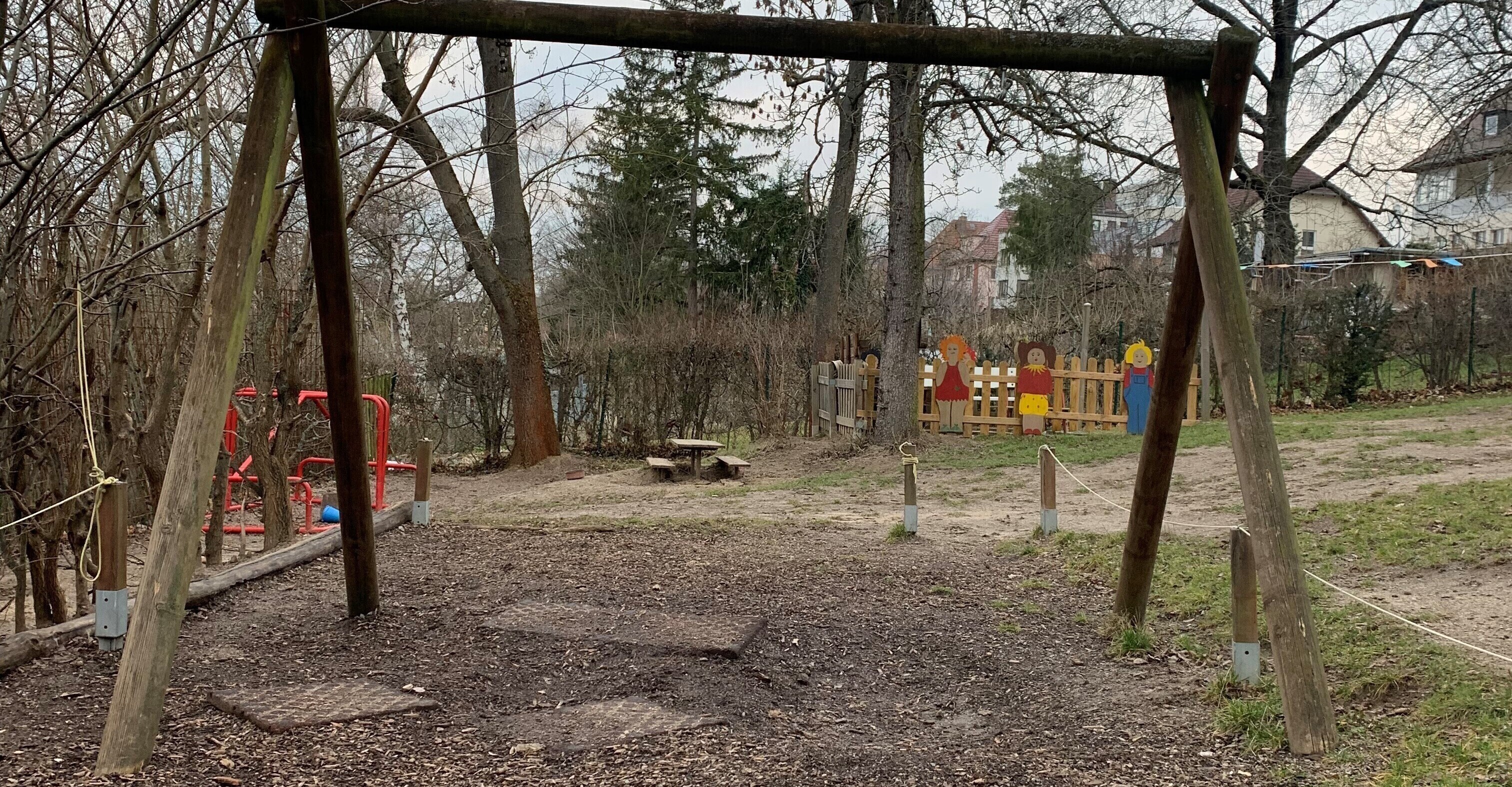 neue Schaukel für die Kinder des Kindergartens Anne Frank in Weimar ...