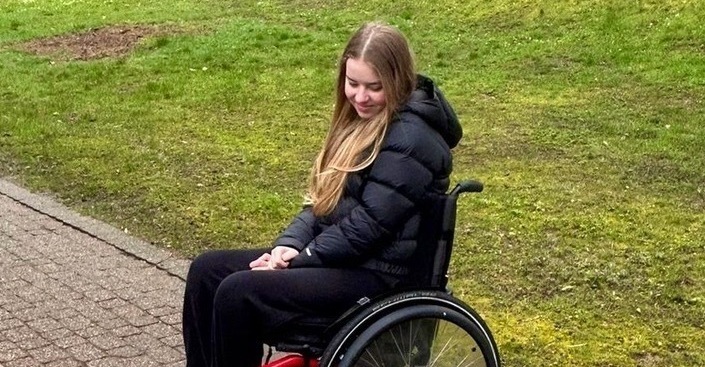 Franzi (19 Jahre) kämpft sich zurück ins Leben. – „WIR FÜR UNS in ...